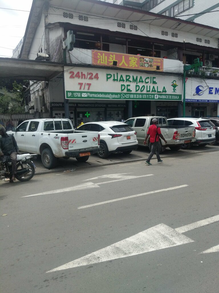 Eczaneler Pharmacie de Douala, Douala, foto