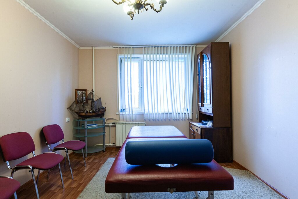 Kemik hastalıkları doktoru Vrach osteopat Karev A. R., Moskova, foto