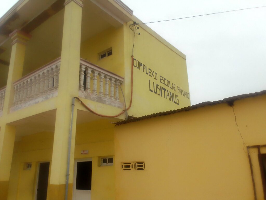 Özel okul Complexo Escolar Privado Lusitanus, Loanda, foto
