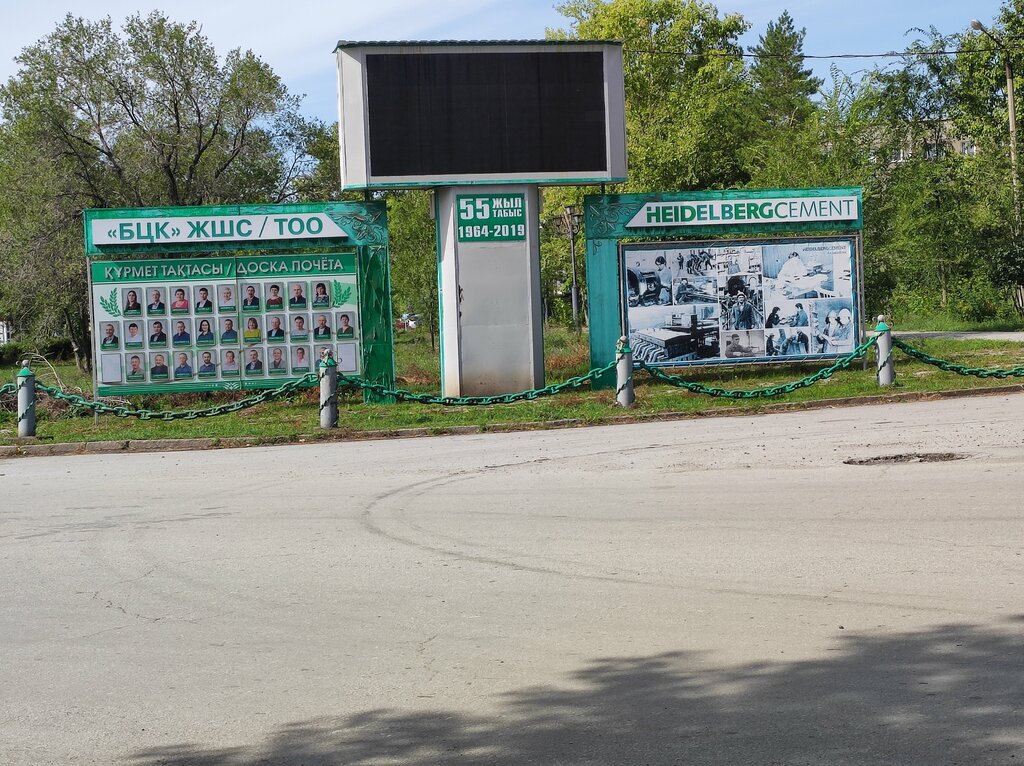 Anıt, heykel Stela Wwii Bukhtarmintsam, Doğu Kazakistan eyaleti, foto