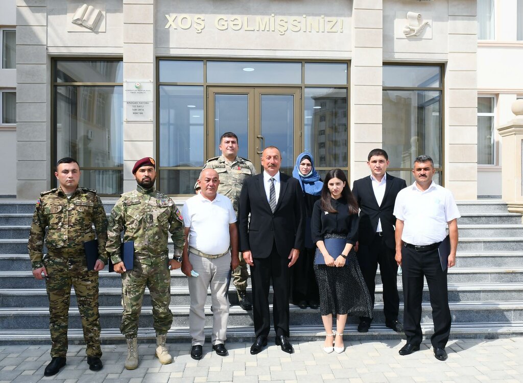 i̇lkokul Məktəb, Bakü, foto