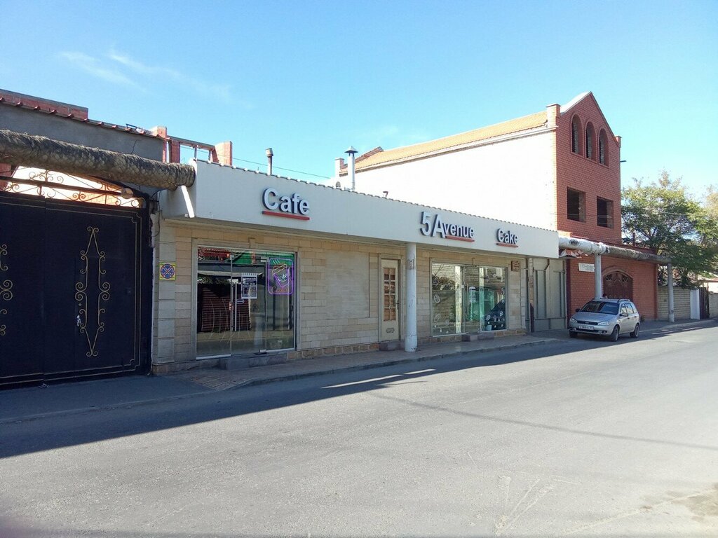 Kahve dükkanları 5 Avenue, Makhachkala, foto