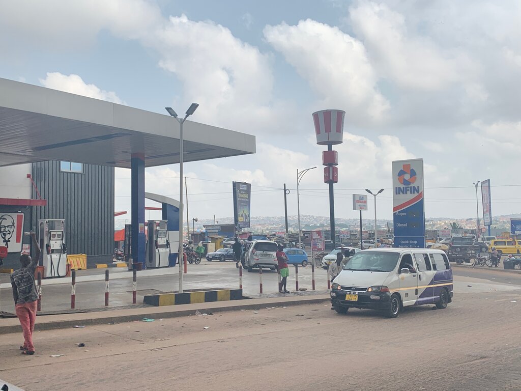 Benzin istasyonu Infin filling station, Akra, foto