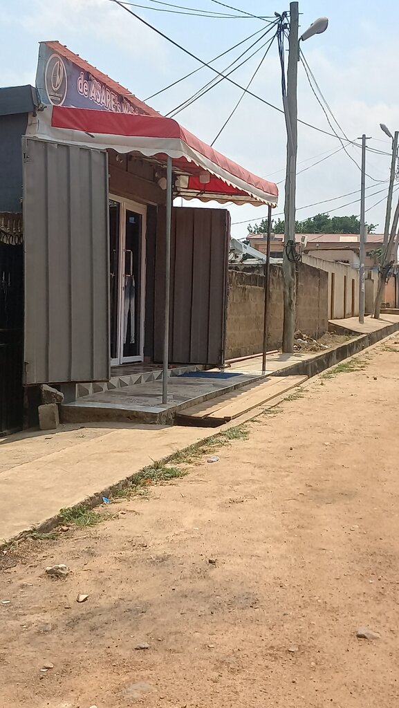 Giyim mağazası De Asare's Wardrobe, Akra, foto
