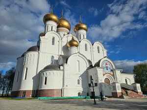 Cathedral of the Dormition (Kotoroslnaya Embankment No:2/1, Yaroslavl), ortodoks kiliseleri  Yaroslavl'dan