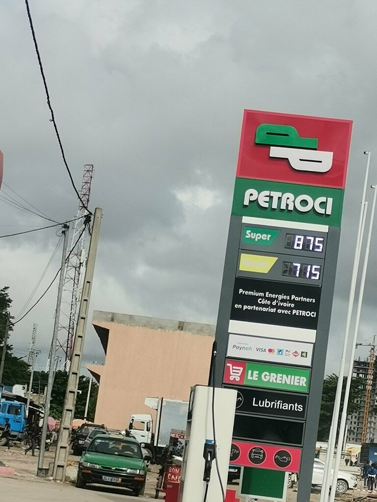 Benzin istasyonu Petroci Station, Abican, foto