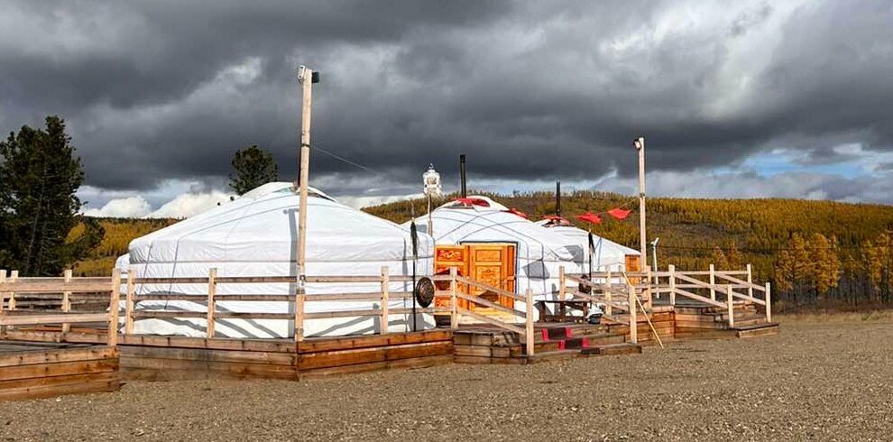 Kamp alanları У станции Тайга, Tuva, foto