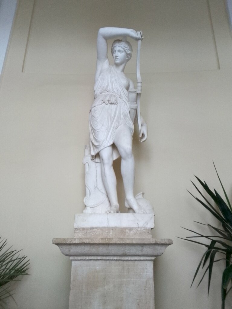 Park, sokak heykeli Амазонка, Gatchina, foto