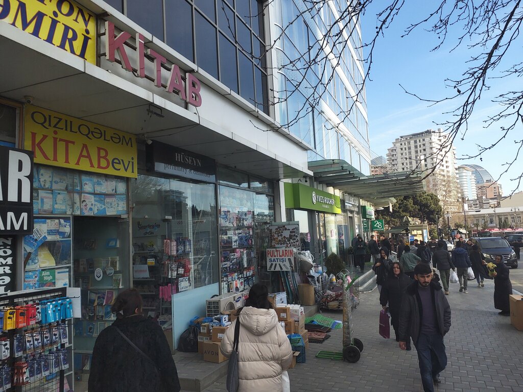 Mini-market Qarishiq mallar ve khirdavat, Bakü, foto