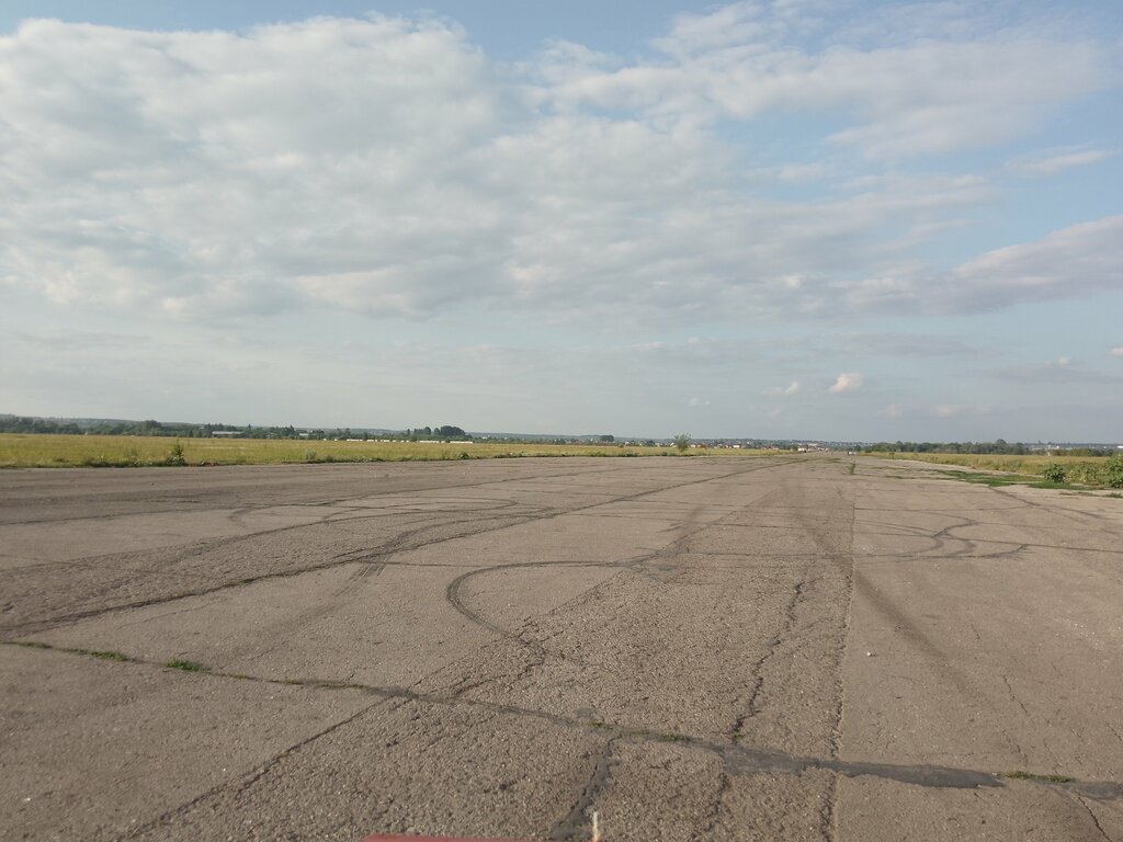 Hava meydanı Smyshlyaevka Airfield, Samara, foto
