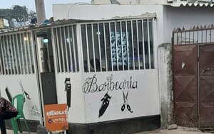 Barbearia (Luanda, Rua do Silêncio), kuaförler  Loanda'dan