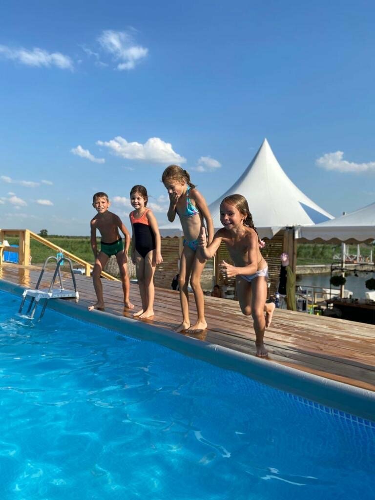 Yüzme havuzları Бассейн, Rostovskaya oblastı, foto