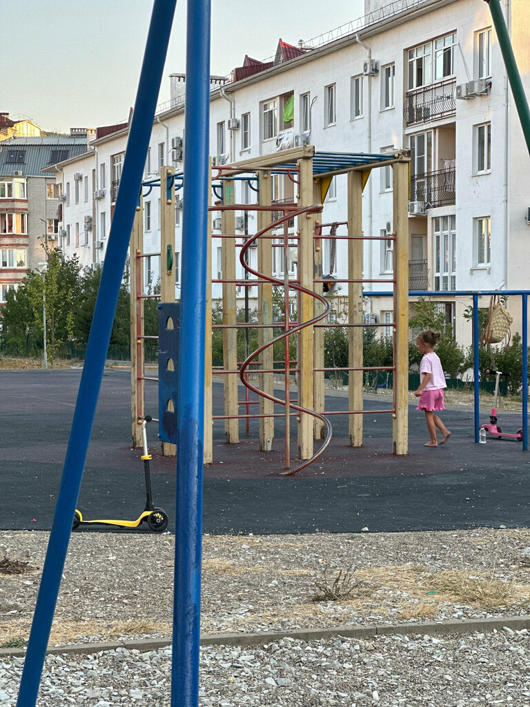 Oyun alanı Playground, Gelencik, foto