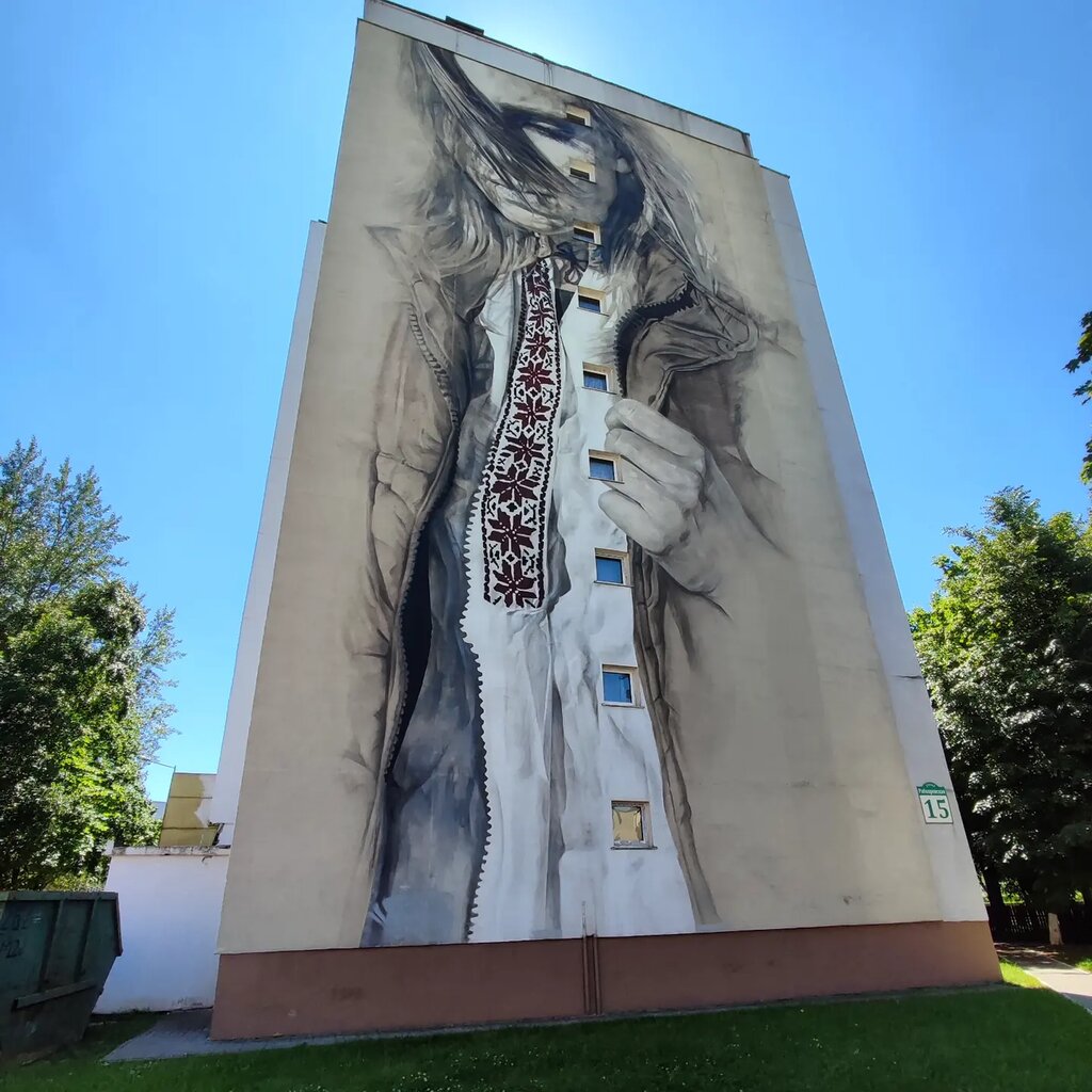 Sokak sanatı Мурал Девушка в вышиванке, Minsk, foto