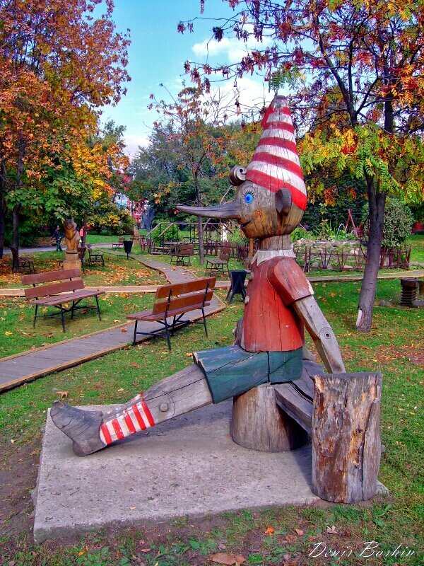 Park, sokak heykeli Буратино, Moskova, foto