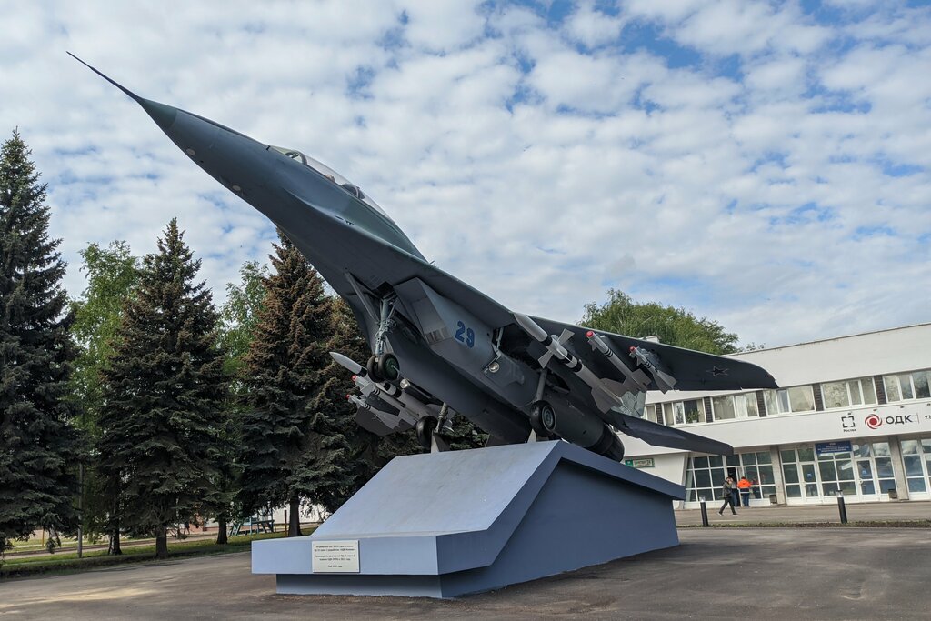 Teknoloji anıtı МиГ-29УБ, Ufa, foto