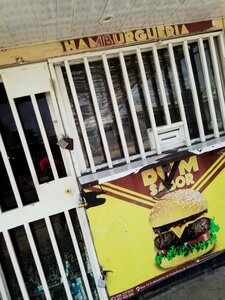 Hamburgaria (Luanda, Rua do Laboratório de Engenharia), fast food  Loanda'dan