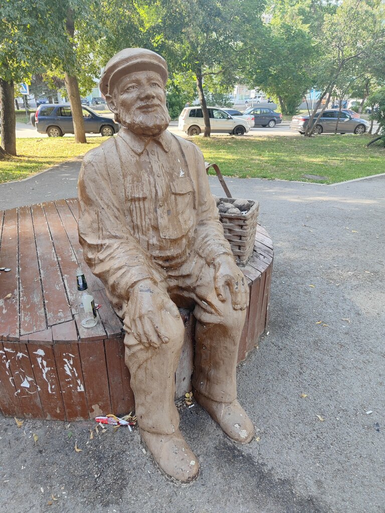 Park, sokak heykeli Дачник, Ufa, foto