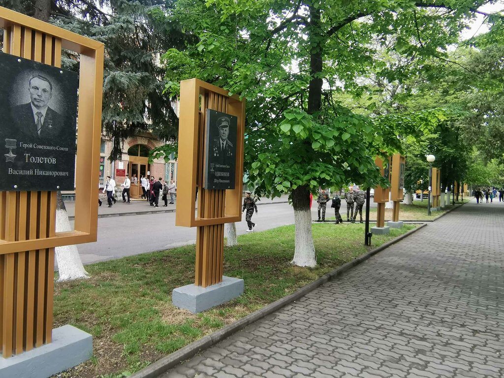 Anıt, heykel Аллея героев, Georgievsk, foto