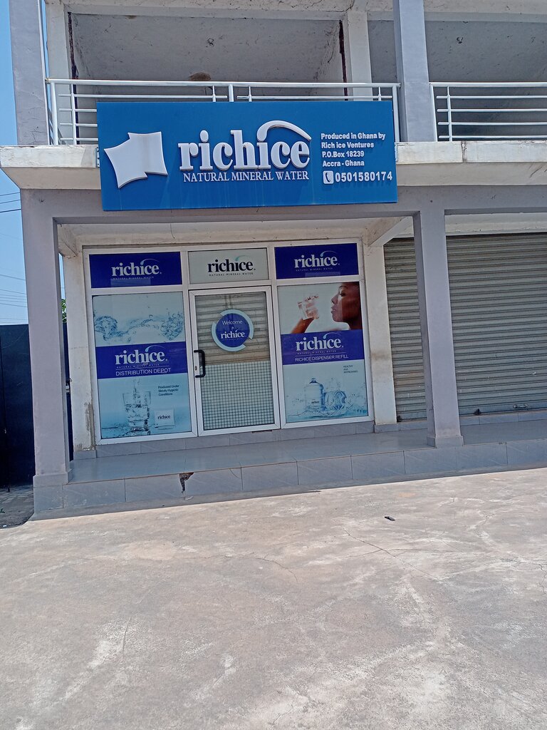 Su satışı Richice natural moneral water, Dünya, foto