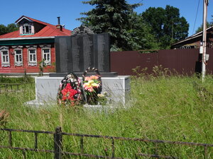 1941-1945. Деревня Старые Петушки (Vladimir Region, munitsipalnoye obrazovaniye Petushinskoye, Stariye Petushki Village, M-7 Volga, 121-y kilometr), anıt, heykel  Vladimirskaya oblastından