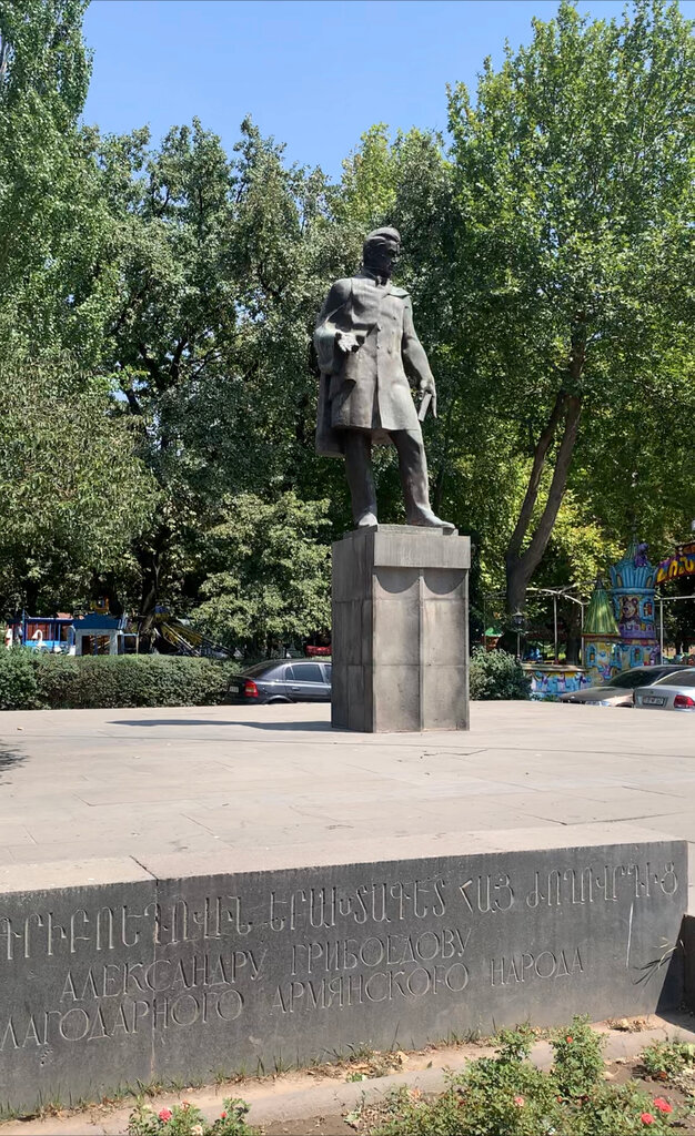 Anıt, heykel Alexander Griboyedov, Erivan, foto