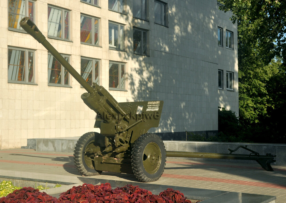 Teknoloji anıtı 76-мм дивизионная пушка ЗиС-2 образца 1942 г., Voronej, foto
