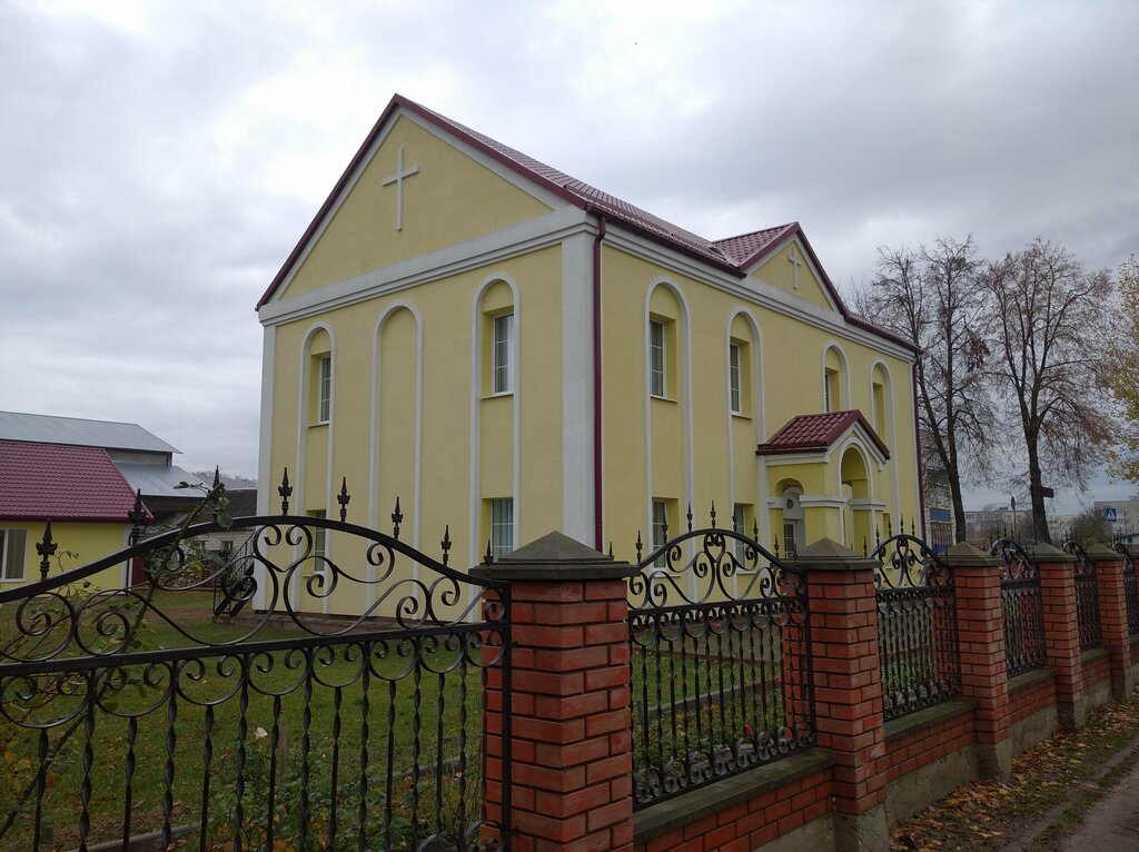 Protestan kilisesi Church of Christians of the Evangelical Faith, Kalinoviçi, foto