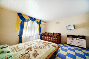 Paradiz (Ленинградский переулок No:5, посёлок городского типа Николаевка), otel  Kırım Cumhuriyeti'nden