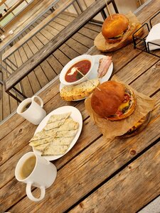 Угра (Kaluga Region, Dzerzhinskiy rayon, selskoye poseleniye Ugorskoye, derevnya Koltsovo), kafe  Kalujskaya oblastından