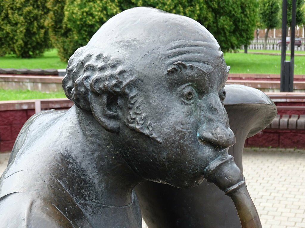 Park, sokak heykeli Музыкант, Navapolatsk, foto