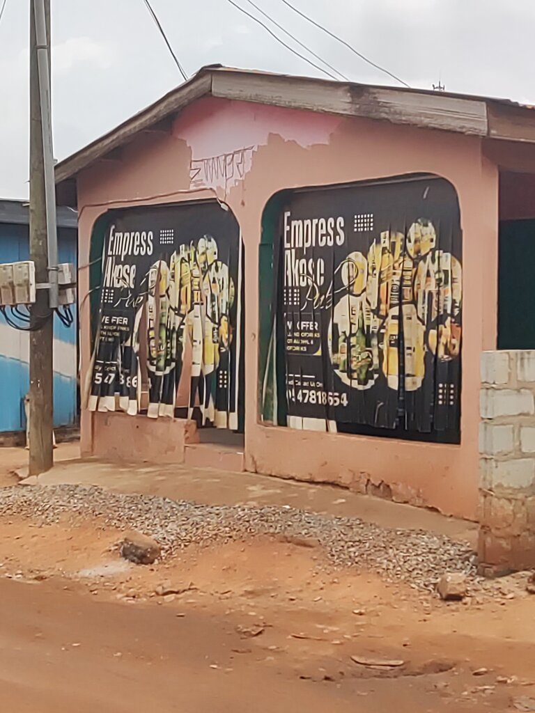 Bar Empress Akose Pub, Dünya, foto