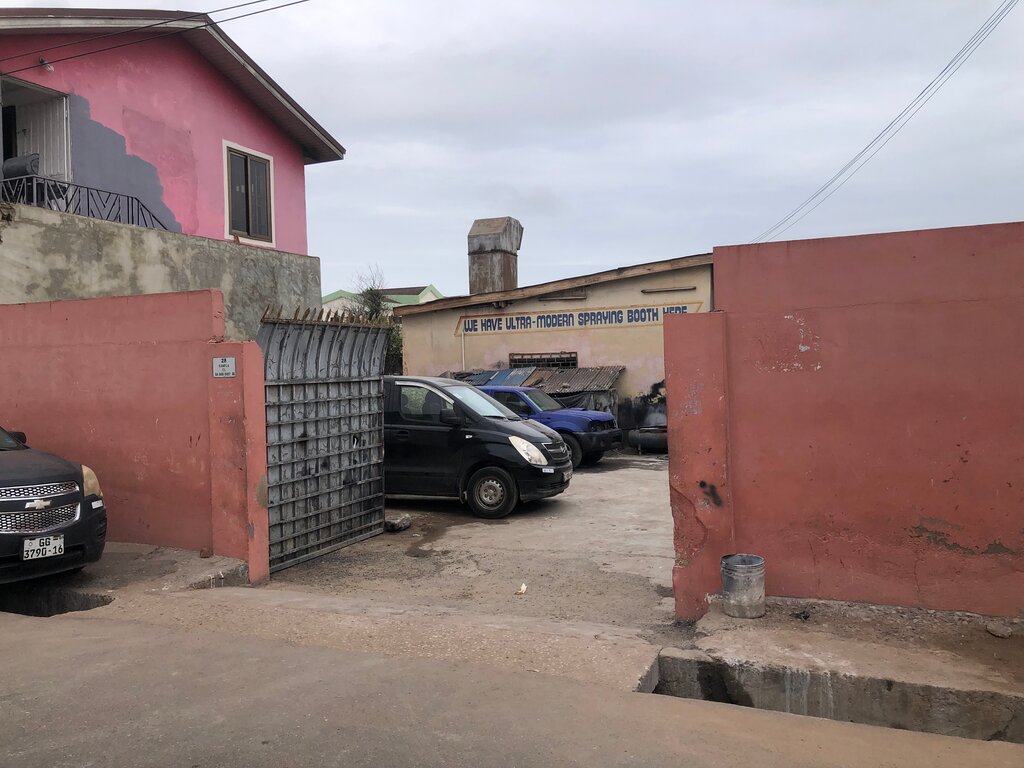 Oto kaporta Spraying & Car Body Works, Akra, foto