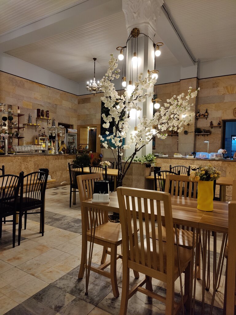 Kafe Cafe-Bar Chveni Sakhli, Batum, foto