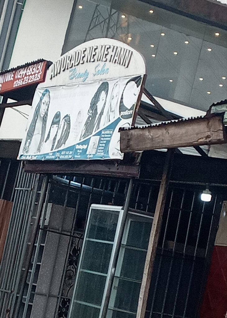 Güzellik salonu Awurade ne me hann saloon, Akra, foto