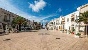 La luce - Arya Nobile (Apulia, Brindisi, Carovigno, Via Tenente Col. Lanzillotti), otel