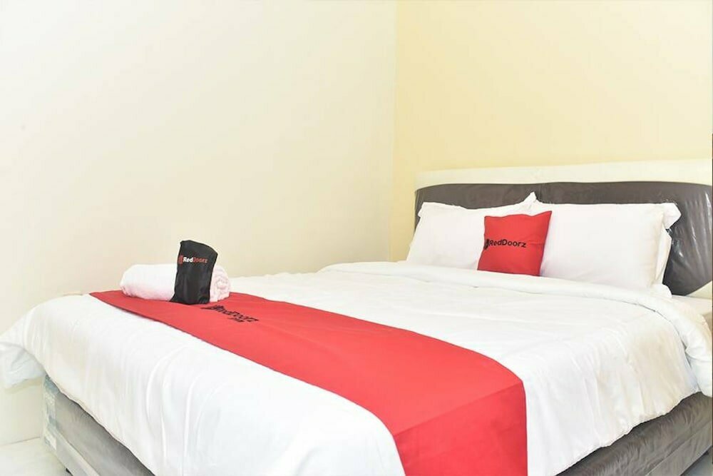 Otel RedDoorz Syariah near Exit Tol Waru, , foto