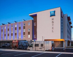 Ibis budget Sens (Bourgogne-Franche-Comté, Yonne, Arrondissement de Sens, Collemiers, Rue de Sens, 2), otel  Sens'tan
