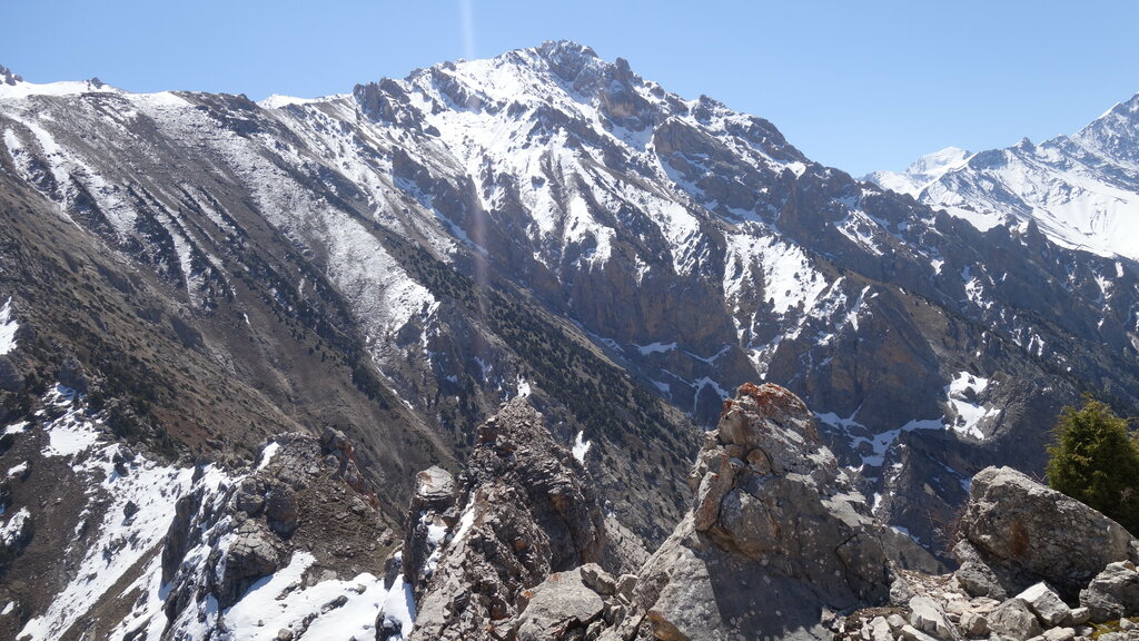 Dağ zirvesi Гора Малый замок 3196 метров, Batken İli, foto