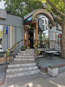 Fratelli RestoBar (Dacia Boulevard No:28), restoran  Kişinev'den