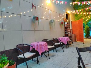 Палермо (Tbilisskaya ulitsa No:38А, Mineralnye Vody), kafe  Mineralniye Vodi'den
