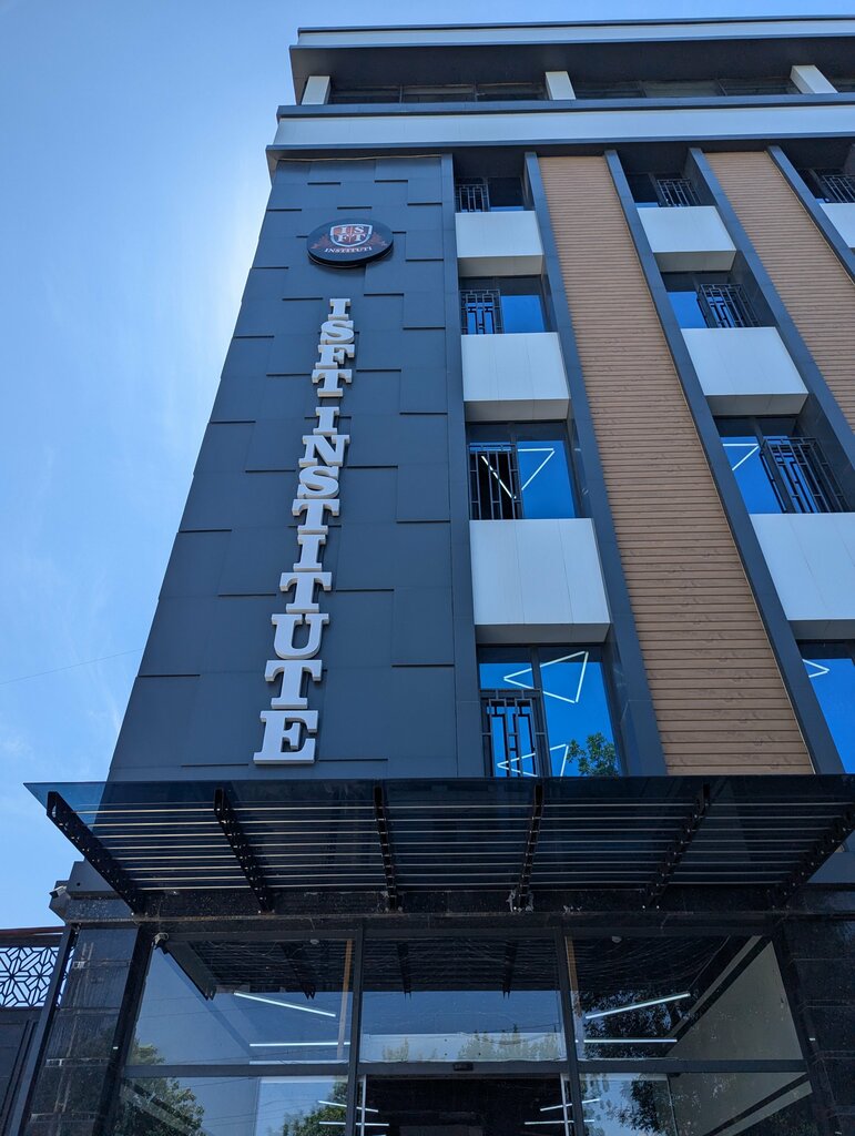 Üniversiteler International school of finance and technology, Taşkent, foto