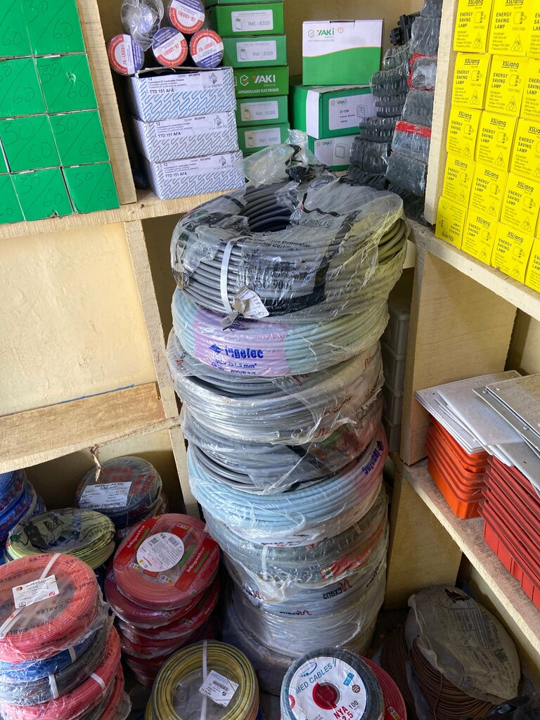 Kablo firmaları Adisa Hardware Store, Abican, foto