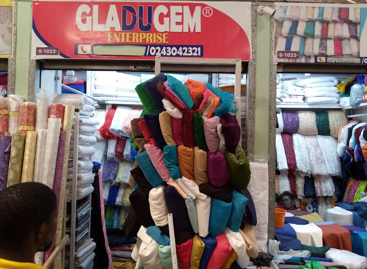 Moda evleri Gladugem Enterprise, Kumasi, foto