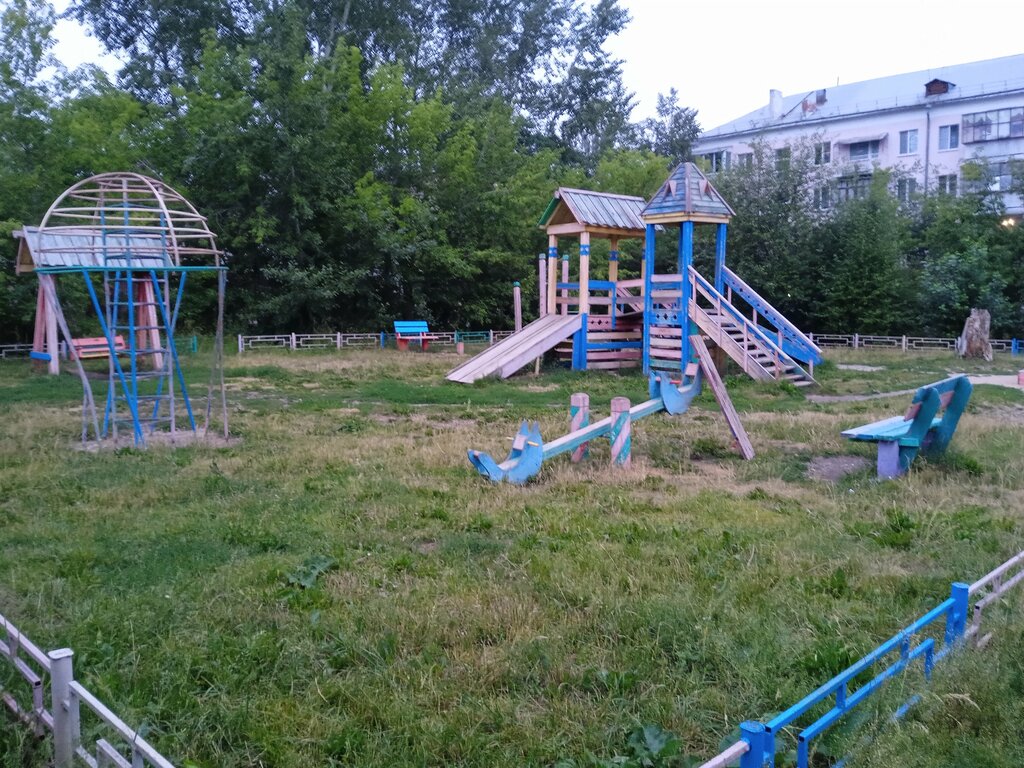 Oyun alanı Playground, Polevskoy, foto
