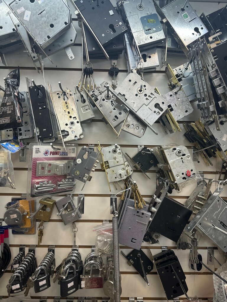 Anahtar ve kapı üreticileri Дверные замки, Moskova, foto