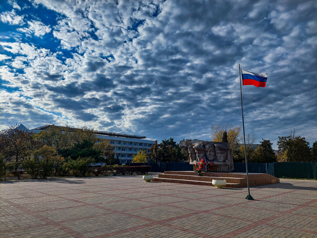 Anıt, heykel Памятник Коктебельскому десанту, Kırım Cumhuriyeti, foto