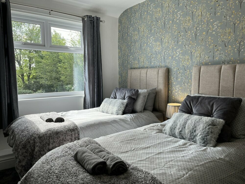 Otel Modernised Central Wigan Townhouse Sleeps up to 6, İngiltere, foto