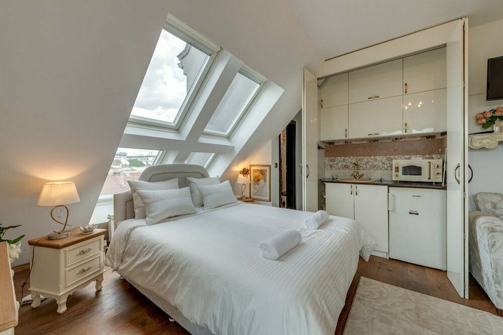 Otel Luxury and Sunny Studio With a View in Top Centre, Sofya, foto