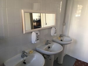 Albergue de Peregrinos La Bilbaina - Hostel (Plaza San Antonio No:1, Escalante, Santoña), otel  Kantabria'dan